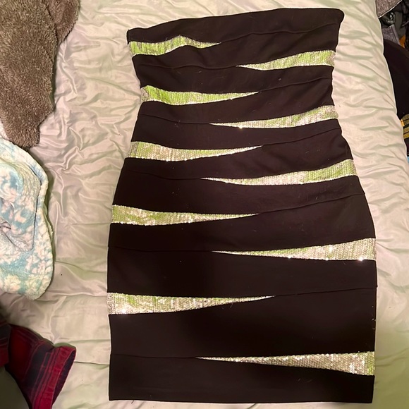 Type Z | Dresses | Selling A Type Z Brand Form Fitting Medium Size ...